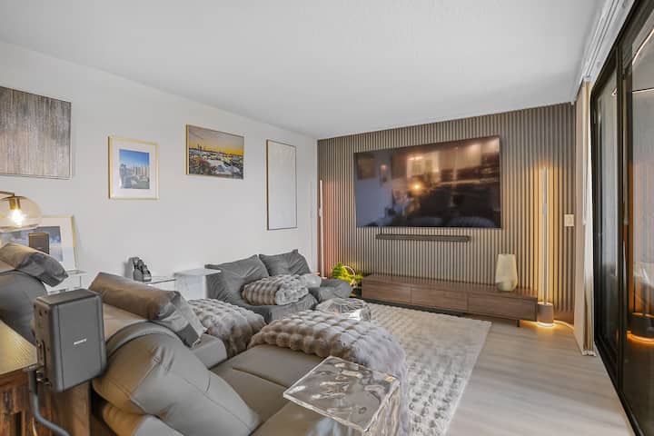 Top Floor, Sparkling Clean, Modern, Delray Condo - Delray Beach, FL