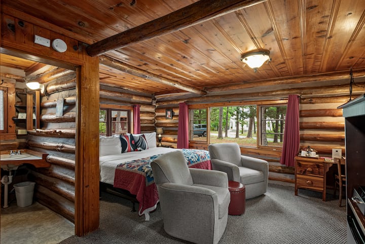 3 - Log Cabin W/ King Bed - Tall Pines Inn - Eureka Springs, AR
