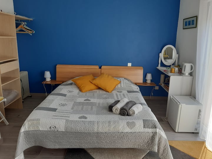 Jolie Chambre Avec Terrasse/ Piscine / Jardin - Arles