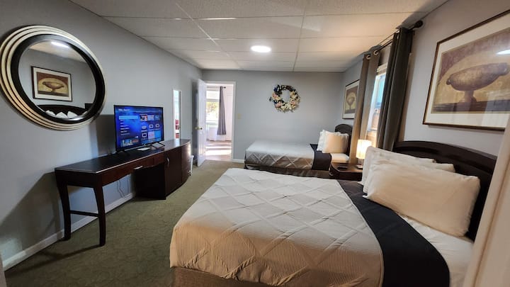 Two Bedroom Suite Lake George/ - Lake George, NY
