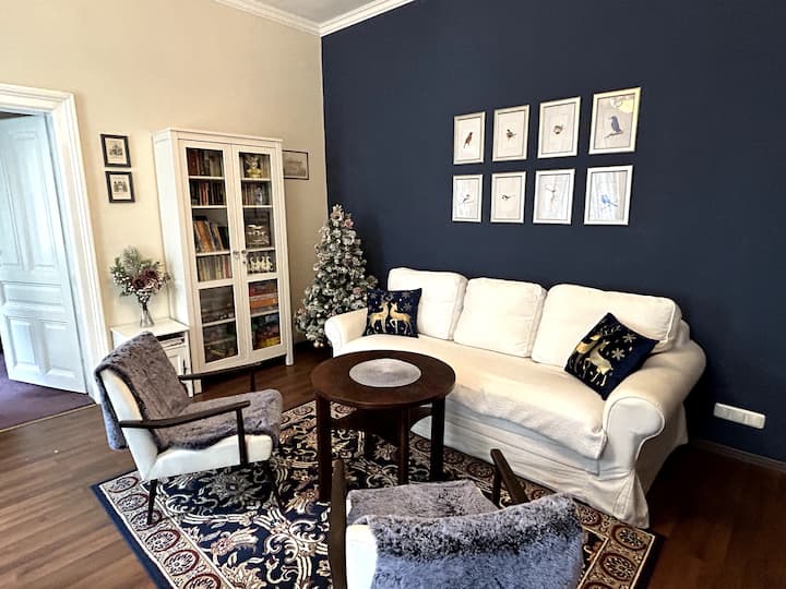 "The Flowers Vienna - Iris" - Vienna