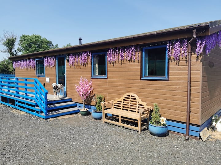 3 Bed Lodge W Hot Tub On Friendly Farm Stay - United Kingdom