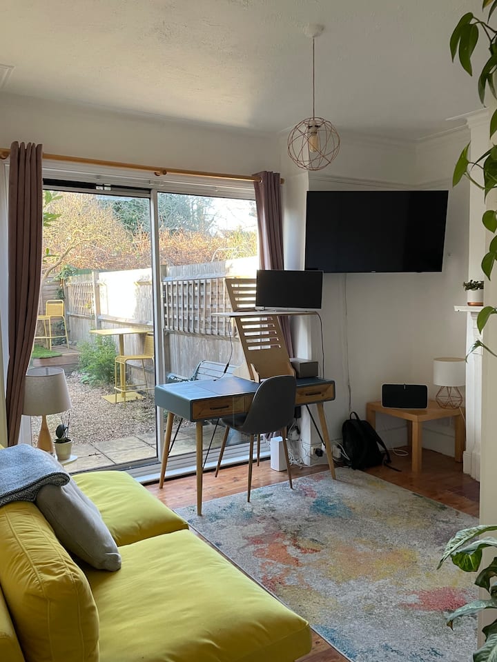 Charming Quiet Garden Studio Flat - East Croydon