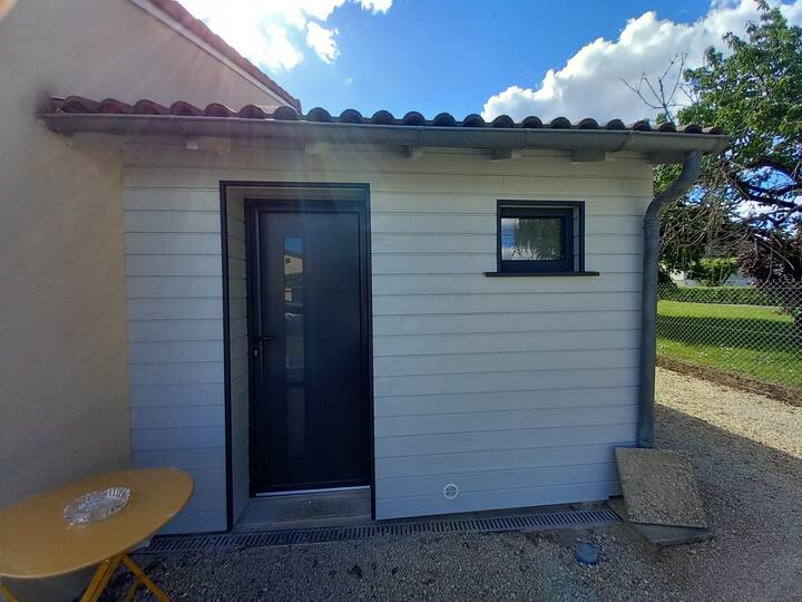 Petit Studio Independant Mitoyen à La Maison - Jaunay-Clan