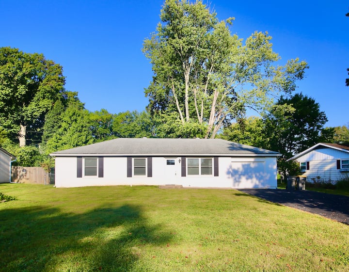 Remodeled One Level Home Near Iu - Bloomington, IN