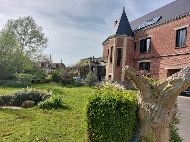 Belle Maison De Maître En Bord De Rivière - Somme
