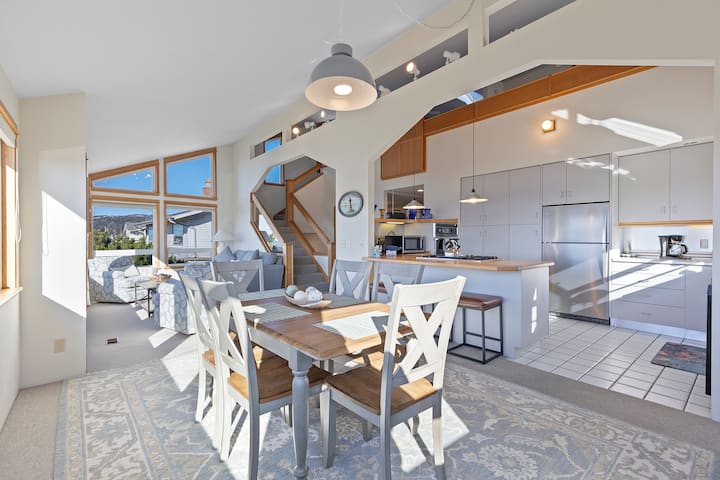 Beautiful Ocean View - Easy Beach Access - Chinook Winds Casino Resort