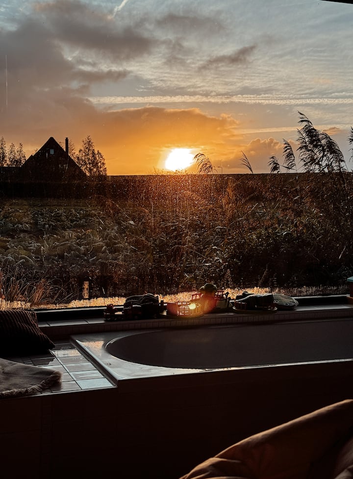 Huisje Met Bad En Uitzicht Over De Weilanden - Enkhuizen