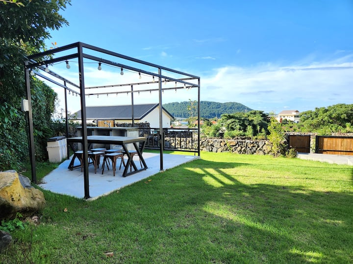 2.5개 욕실과 커다란 욕조 , 감성 도서관 다락이 있는 편안한 숙소-자미자미스테이ㅣ레드향 - Jeju-si