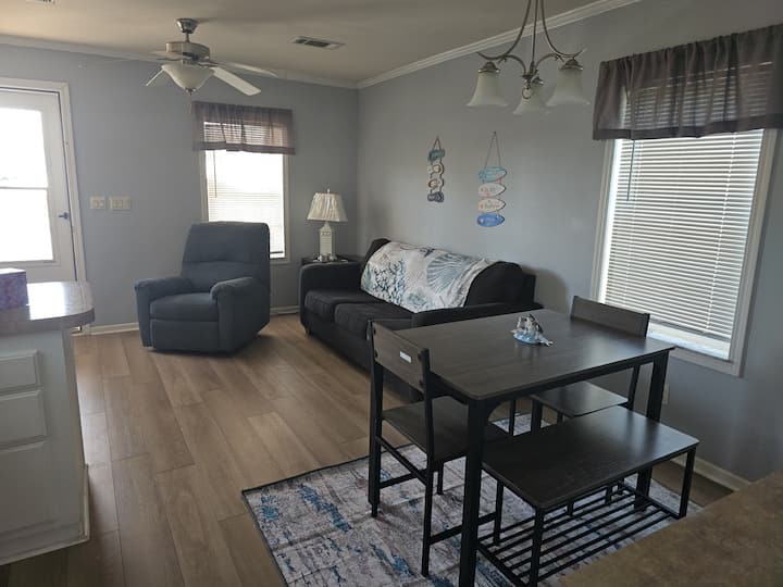 1 Bed 1 Bath Fully Furnished Cottage Near Beaches - Longboat Key, FL