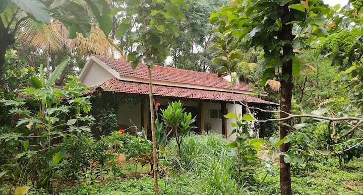 Hoopoe House - Cozy Farm House - Mysuru