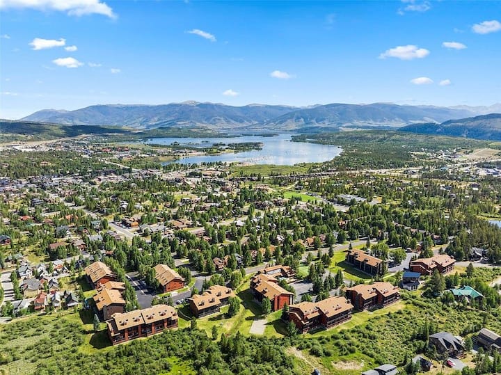 Mountainside Retreat In The Heart Of Summit County - Frisco, CO