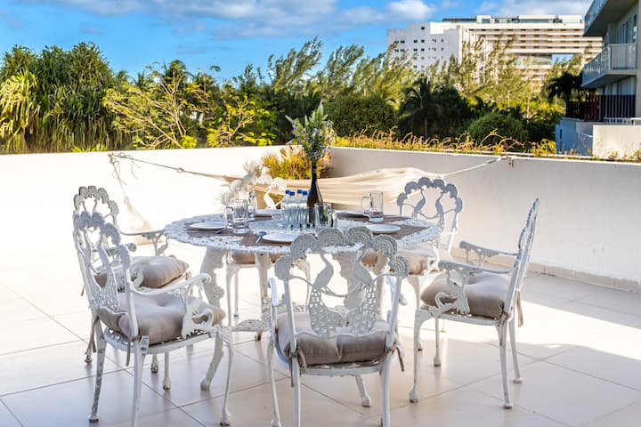 4br Depto Con Terraza Frente A La Playa A/c - Cancún