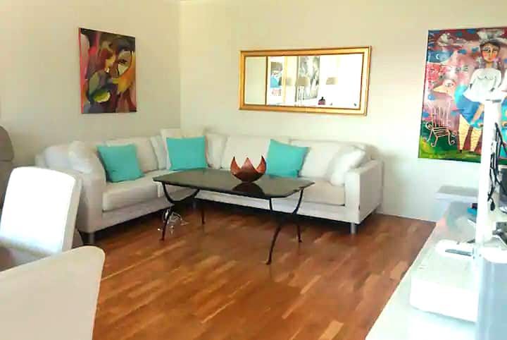 Bright Apartment With A Private Garden - Reykjavík
