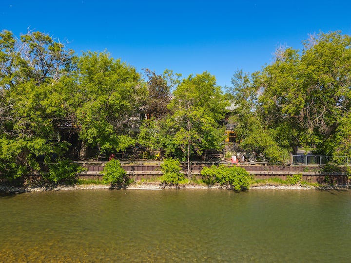 Riverfront Rustic Oasis Near Stampede Bmo Dt - Calgary