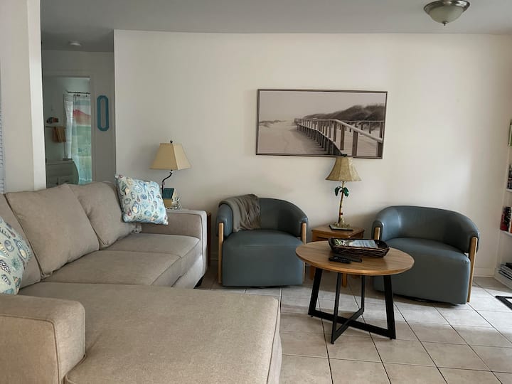 After-dune Delight, A Comfy, Oceanside Apartment - Virginia Beach, VA