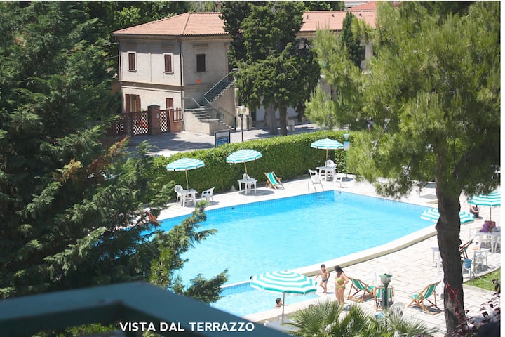 Pineto Centro Appartamento Fronte Mare Con Piscina - Pineto