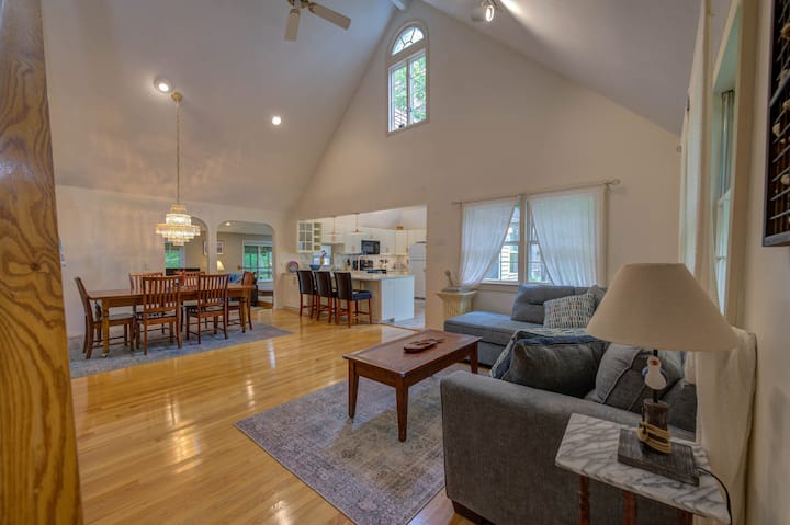 Private Luxury Home Close To Downtown - York, ME