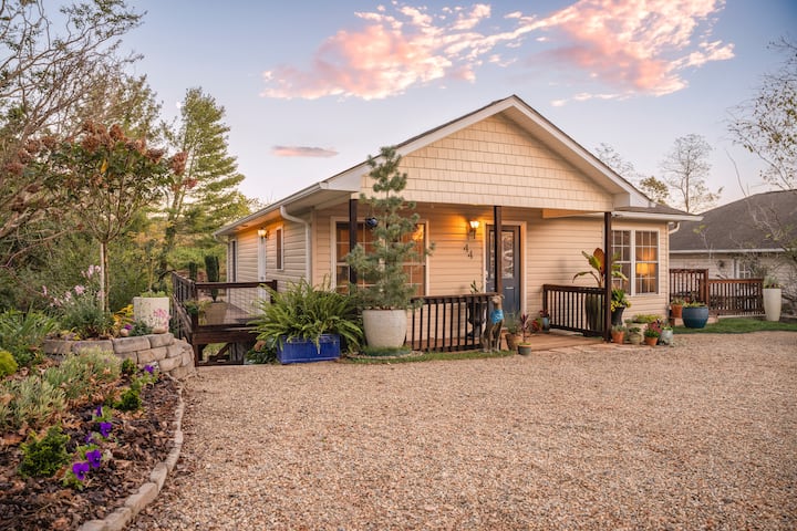 Cozy Asheville Mountain Home - Entire Main Floor - Asheville, NC