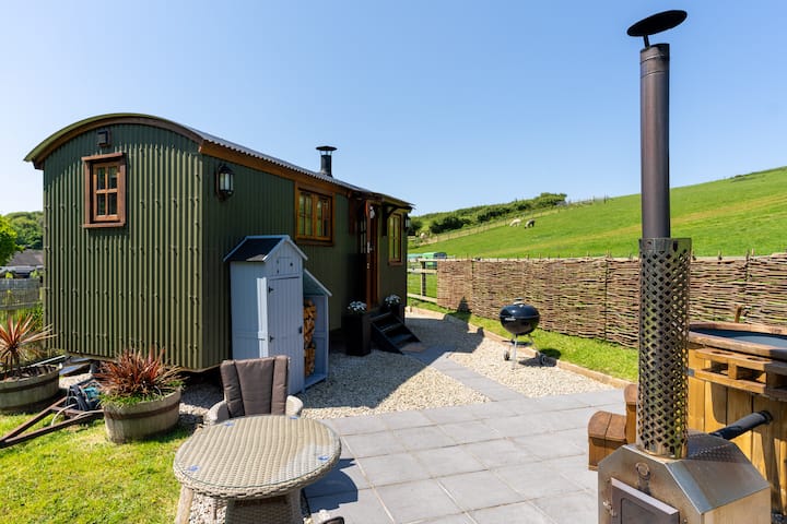 Scenic Rural Escape /Hot Tub /Walk To Beach & Pubs - North Devon District