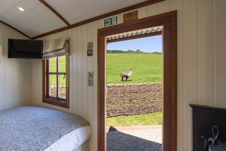 Scenic Rural Escape /Hot Tub /Walk To Beach & Pubs - Croyde