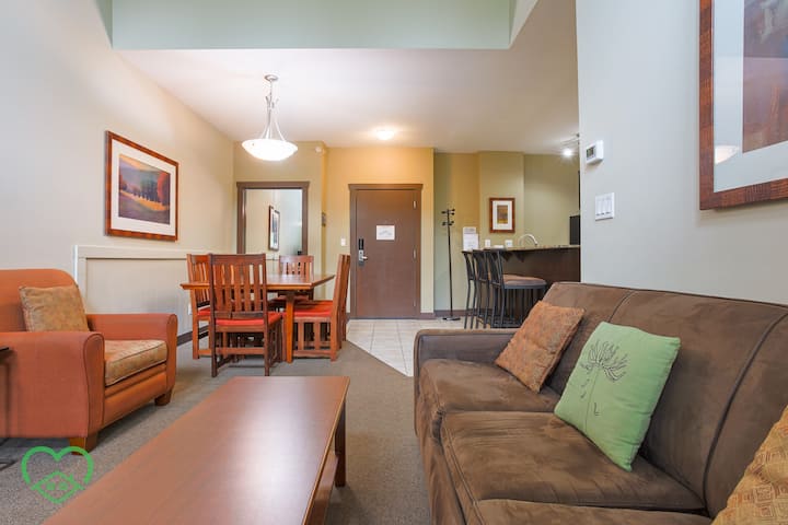Top Floor | Mountain Views | Quiet 3-bed Condo - Fernie