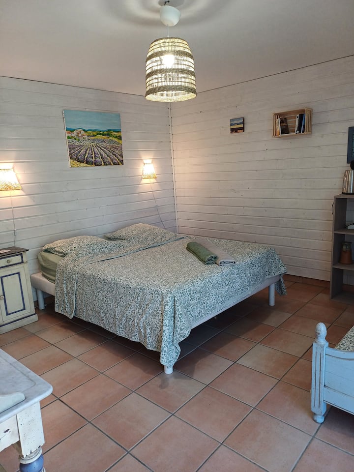 Chambre Lavande. Ferme Provençale. Table D'hôte - Forcalquier