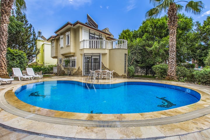 Mutahasıp Aileleri Uygun 3 Odalı Ebeveyn Banyolu - Serik