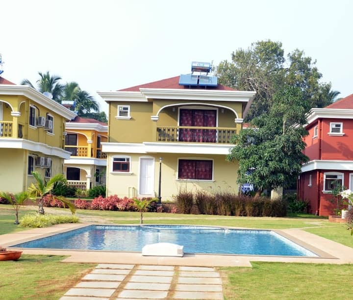 Serene Poolside Apt W/ Beach Access - Goa