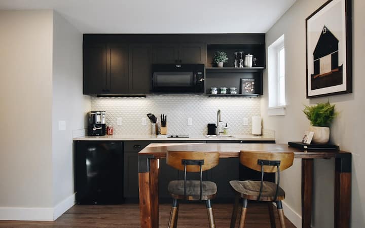 2nd Floor King Suite At Hotel Roslyn | Sleeps 2 - Roslyn, WA