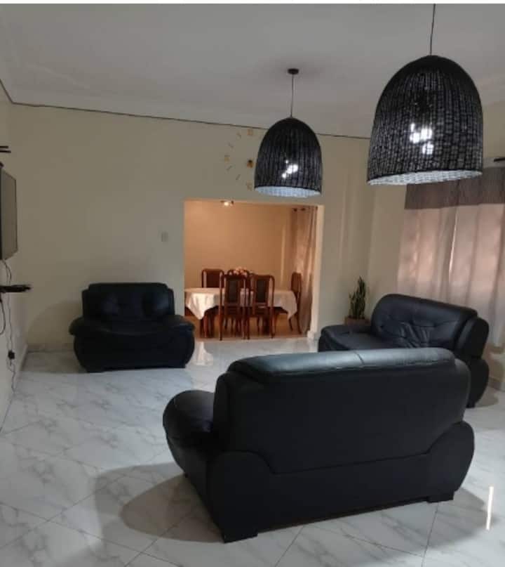 Beautiful Sunset View Bungalow - Kampala