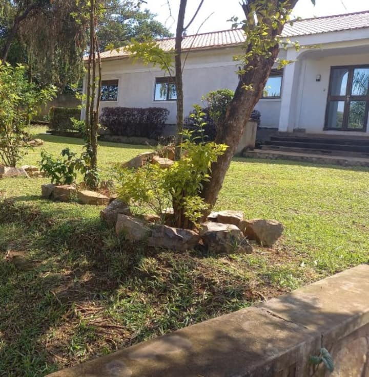Beautiful Sunset View Bungalow - Uganda