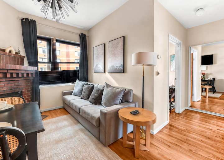 Chic 2 Bedroom Apartment In The Heart Of Chelsea - Queens, NY