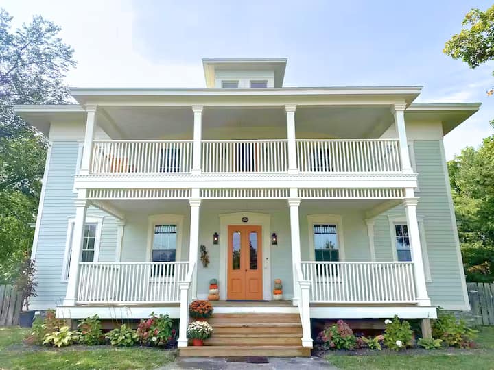 Keuka Wine Trail Farmhouse - Hammondsport, NY