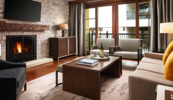 Condominium Vail Ritzcarlton 
3 Bedroom
Luxury Ski - Vail, CO