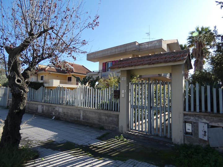 Appartamento Mansardato In Villa Bifamiliare - Riposto
