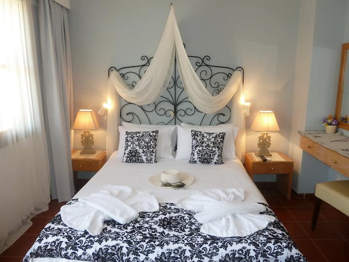 10- Boutique Resort / 2bdr Serenity Suite / Pool - Crete