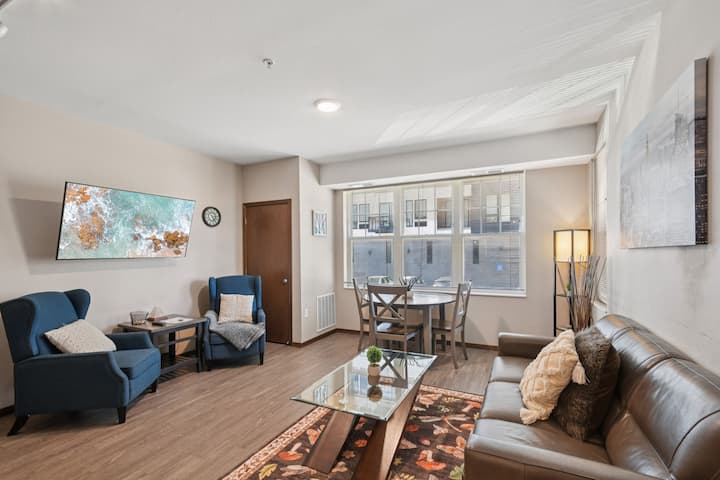 Posh Suite In Eastern Twin Cities (Saint Paul) - Saint Paul, MN