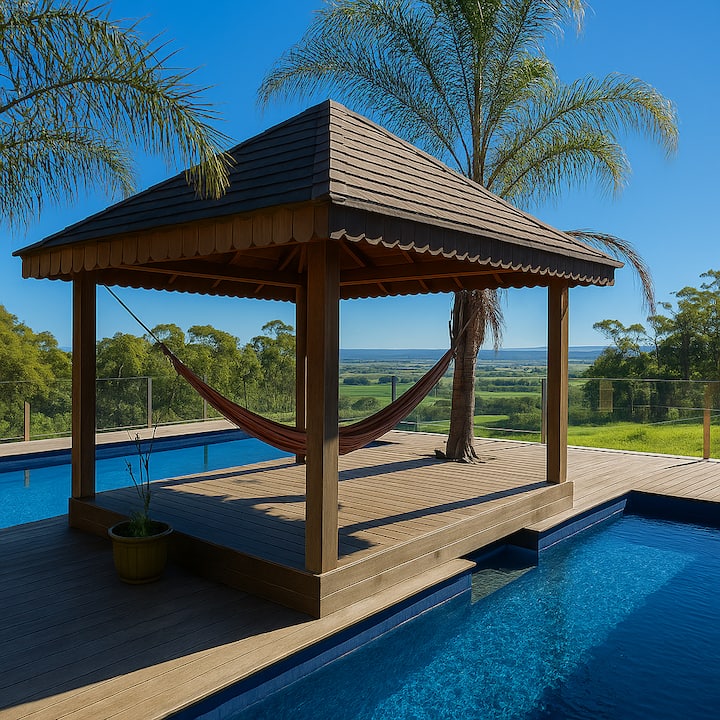 Epic Home: Pool, Sauna, Cinema & More - Sleeps 28 - Trafalgar