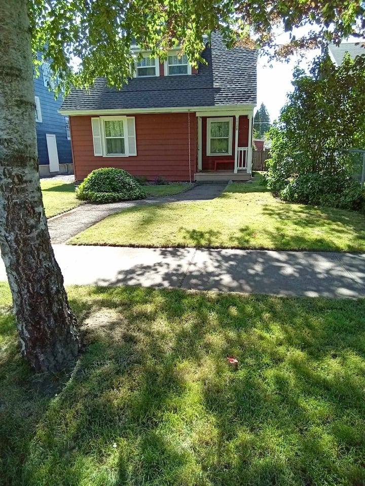 Central: Clean, Quiet, Family Friendly, King Bed - Gig Harbor, WA