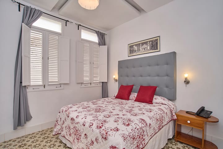 Queen Bed + Terraza. Wifi & Desayuno Incluido - Havana