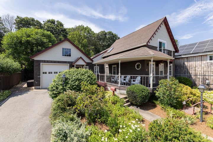 Cozy Riverfront Cottage - Near Lobster Pot Tree - East Beach, Westerly