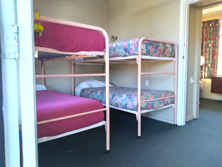 Private Hostel Room (8x Single Bunks)@the Junction - Tūrangi