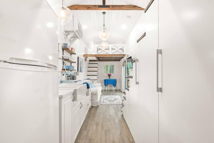 Tiny House Magic • Cozy Stay With Dollhouse Charm - Agoura Hills, CA