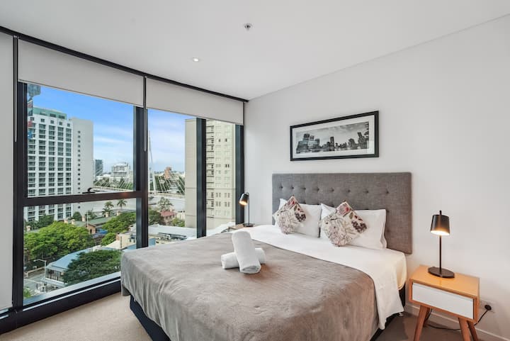 Sky Tower Urban Retreat | Stylish 1br Level 13 - Brisbane