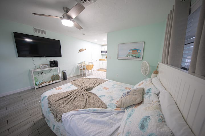 Cozy Beach Studio In Sunny Sarasota - Sarasota, FL