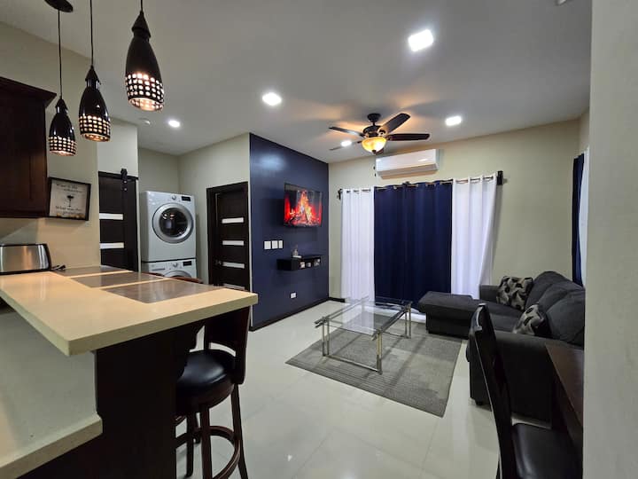 Modern 2nd Floor 2 Bed Apartment In Belize City - Belice