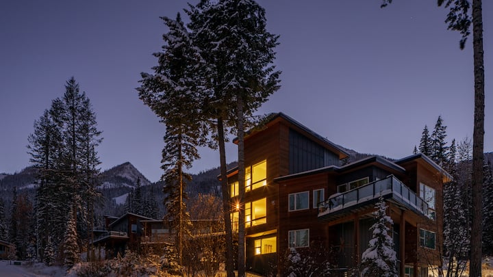 Cedar Wainstone: 3-bedroom Mountain Getaway - Golden