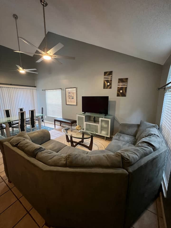 Cozy Carrollwood Escape W/ Log Porch & Picnic Area - Aéroport de Tampa (TPA)