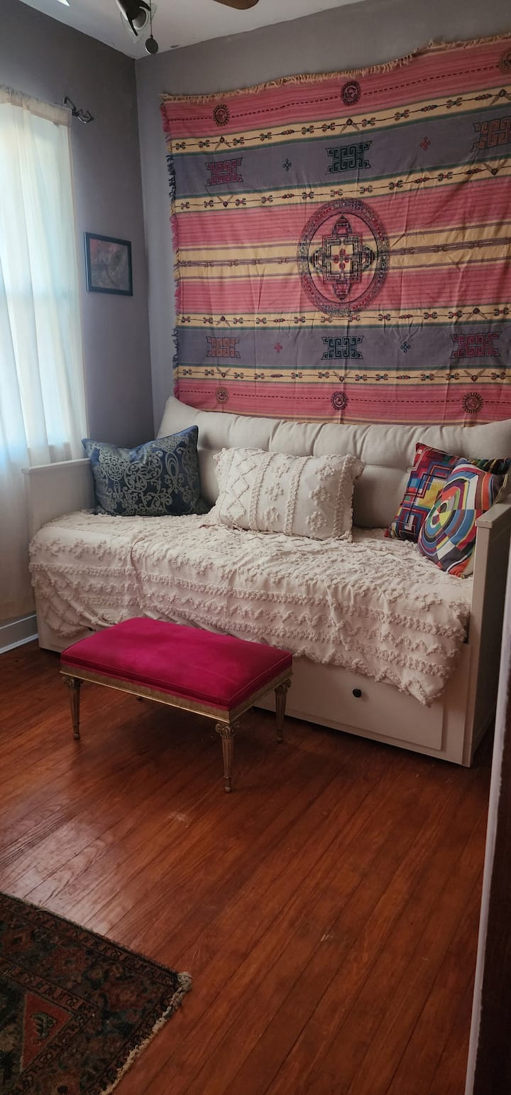Cozy Br In Boho Apt Near Laguardia *Jan Discount* - Brooklyn, NY